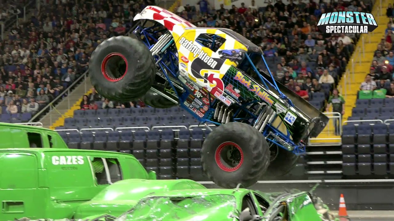 Monster Spectacular arena demo (Québec City) - YouTube