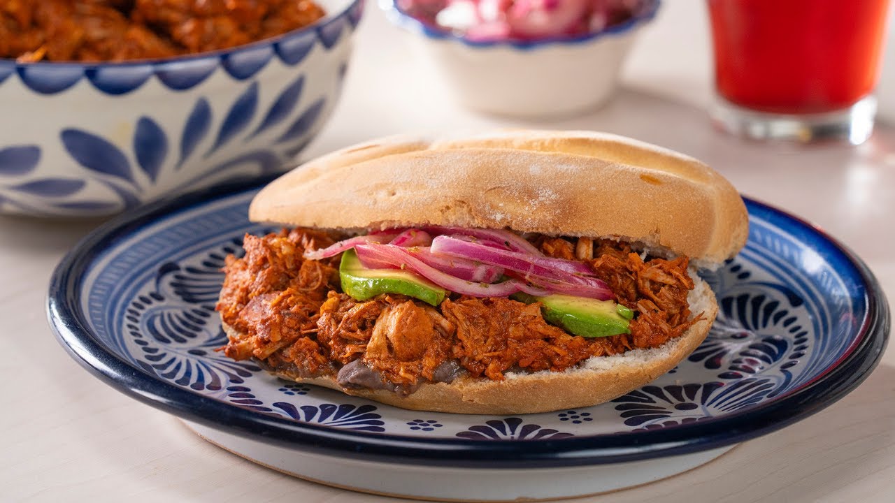 Torta de cochinita pibil | kiwilimón recetas - YouTube