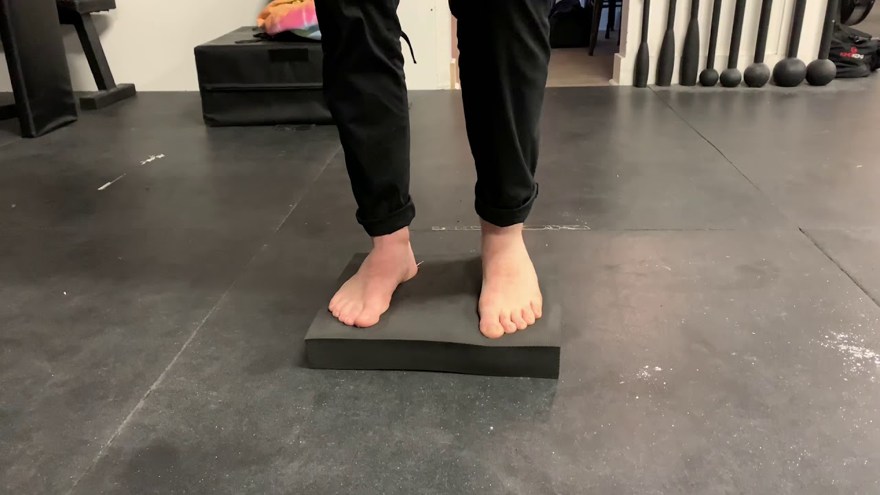 Marches on foam - YouTube