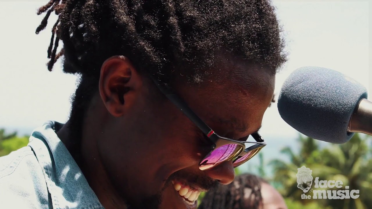 ZIAH - STREETS (LIVE ACOUSTIC) | FACETHEMUSIC SESSIONS - YouTube