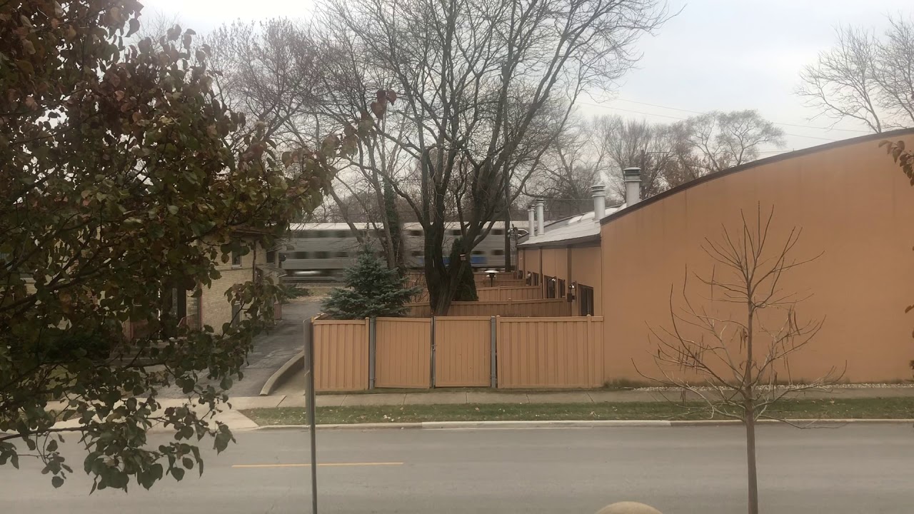 Outbound Metra 189 Express Meets Inbound Metra 210 Express at Riverside ...