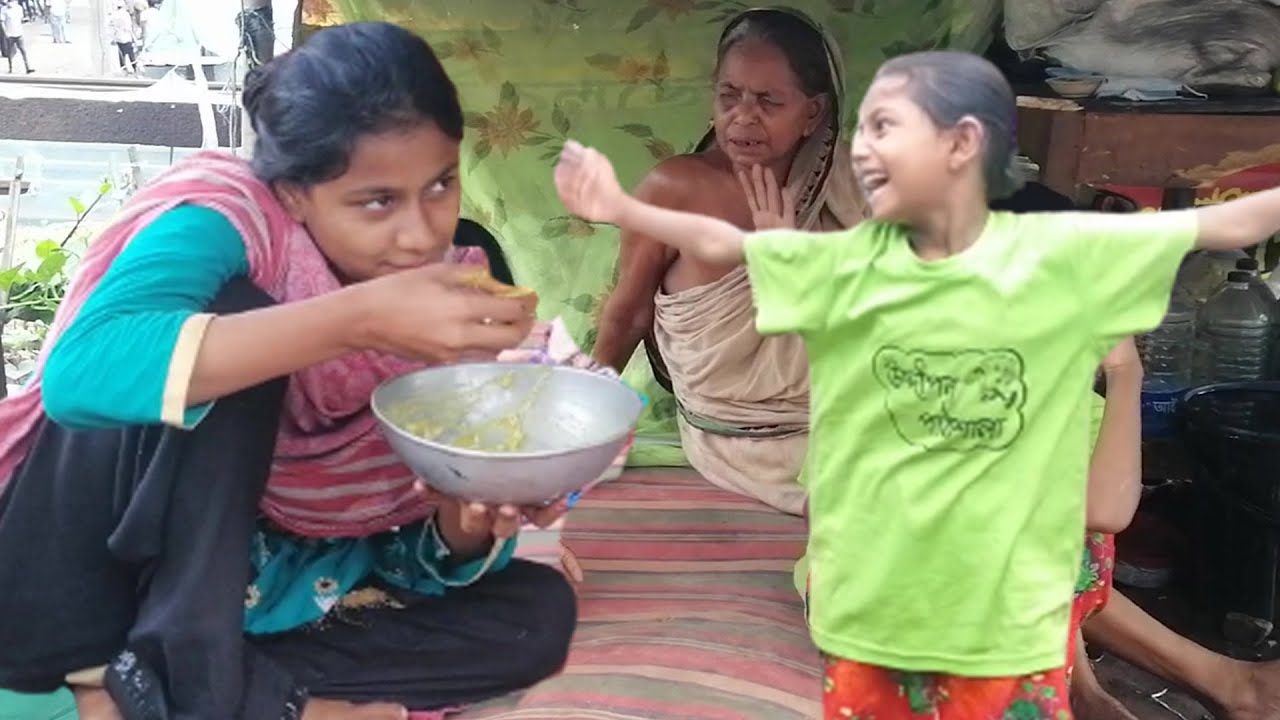 Slum Girl Cooking Egg With Potato And Feeding Her Sister !! Living In ...