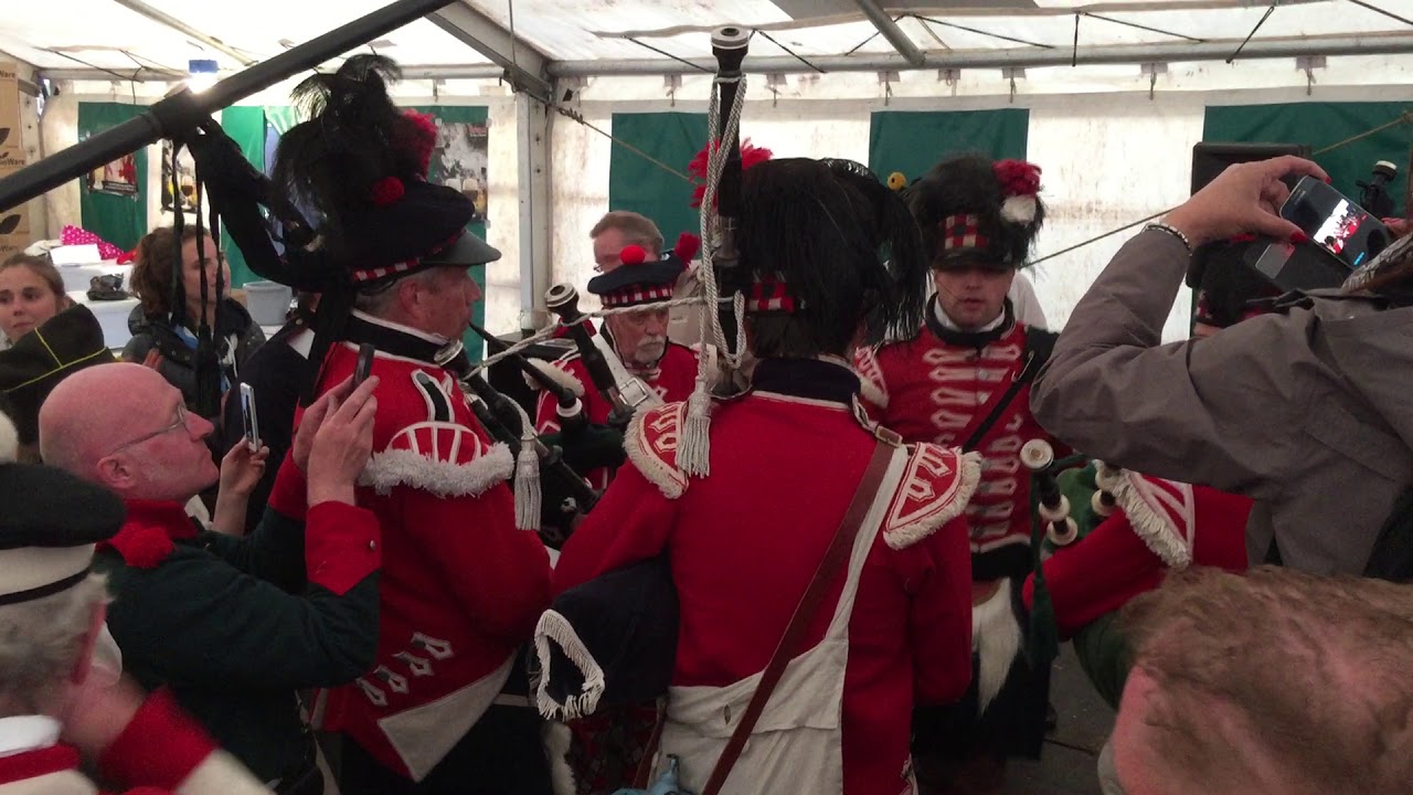 Waterloo 200 - 42nd Playing in the Pub - YouTube