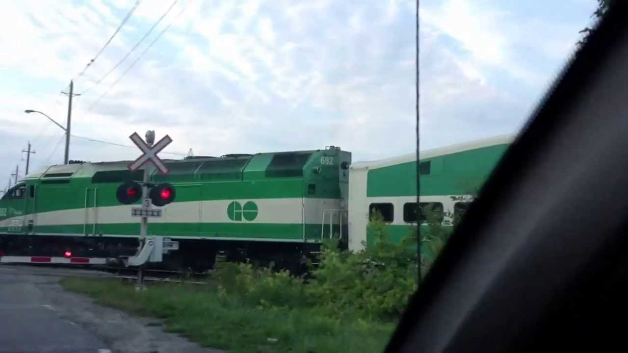 Go Transit MP40PH-3C Near Niagara USA boarder - YouTube