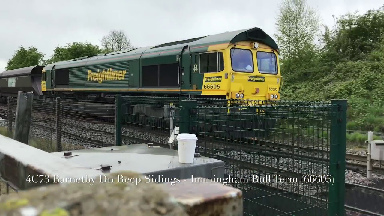 Ulceby Station Level Crossing (25/04/2017) - YouTube