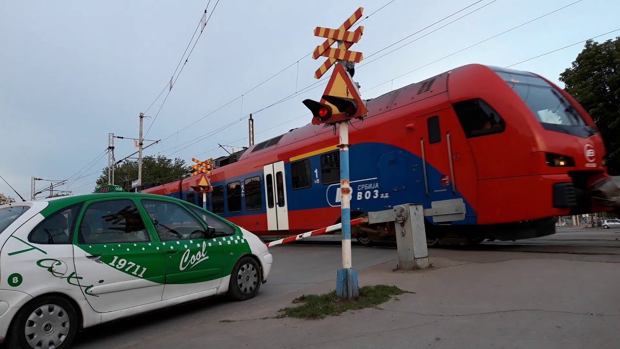 Железнички прелаз Ниш (Serbia)//Railroad crossing//Bahnübergang - YouTube