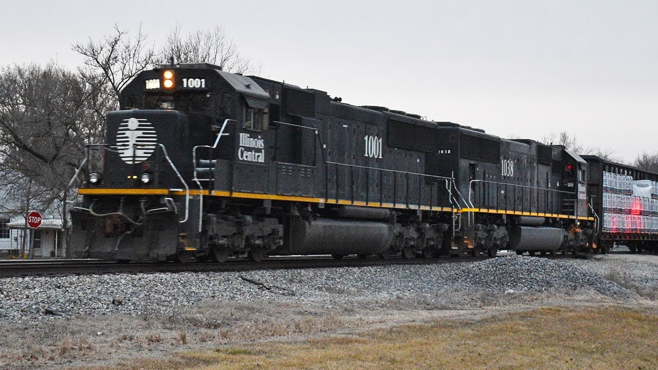 2/25/2021 - IC 1001 South Meets CN 5683 North at Central City, IL - YouTube