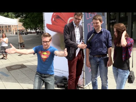 Wetteinlösung: Tim stellt pantomimisch Filmtitel dar - YouTube