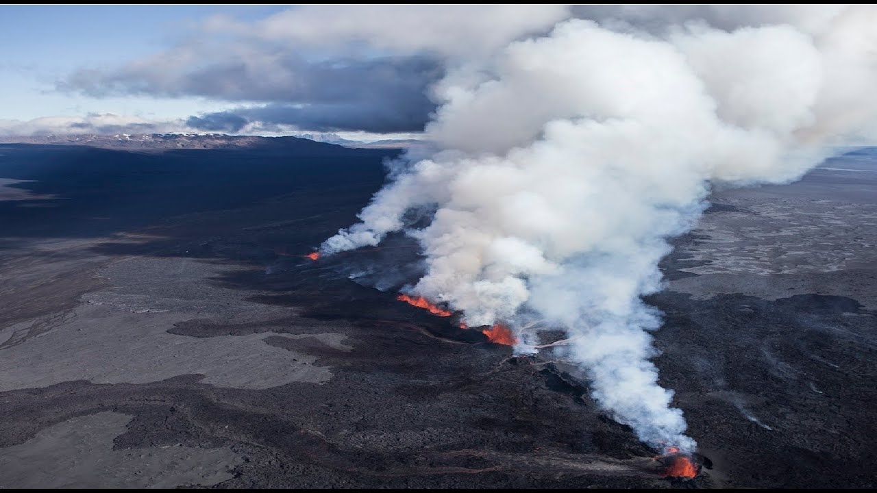 Iceland Volcanic Update - The Fissure Eruption Continues To Grow As Two ...