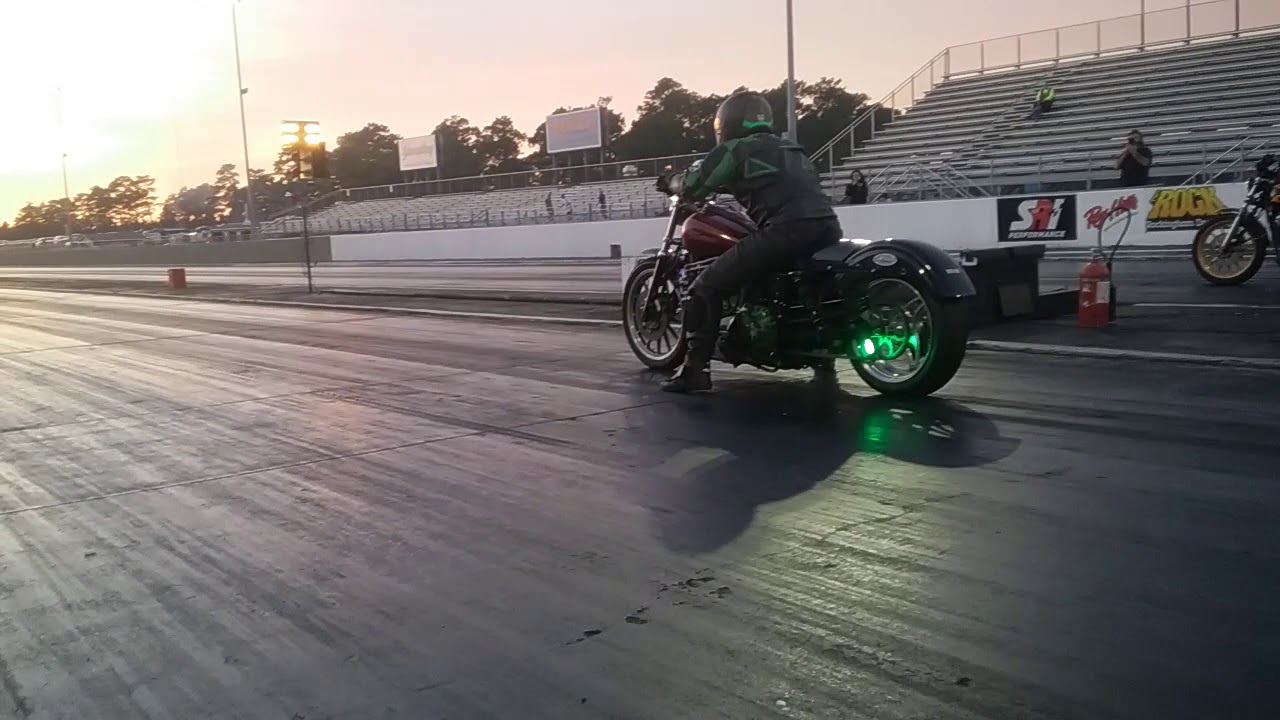 Rockingham harley racing - YouTube