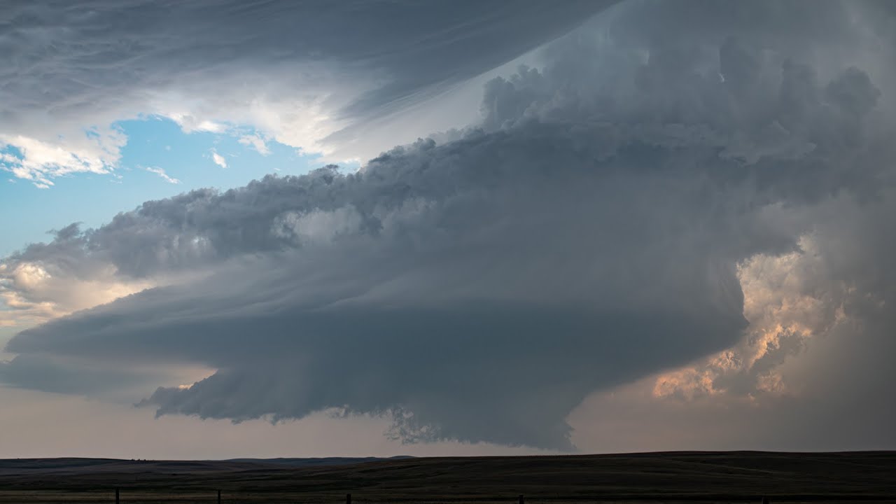 BEAUTIFUL SUPERCELL Along Saskatchewan/ Montana Border - YouTube