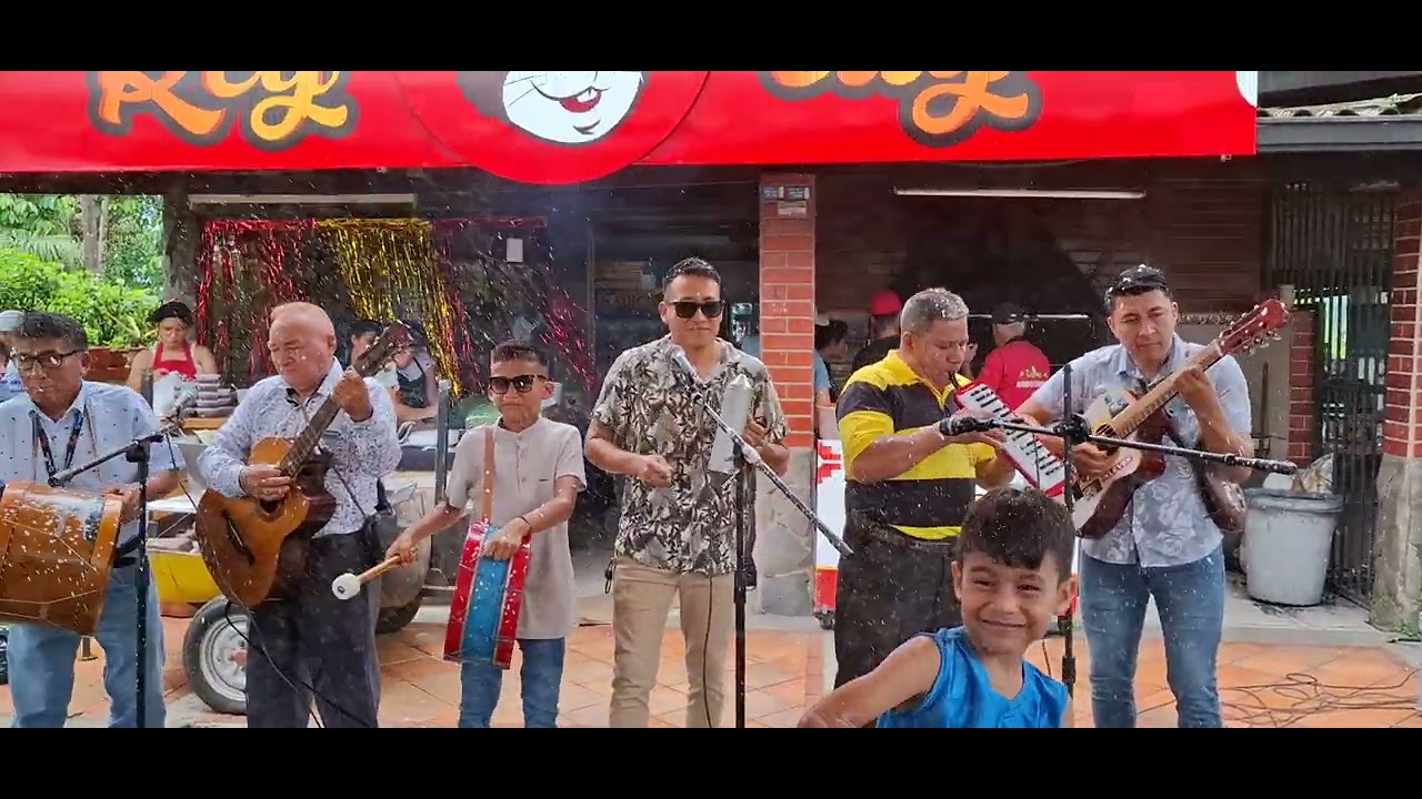 Grupo Los Chillanejos compartiendo música de coplas carnavaleros en ...