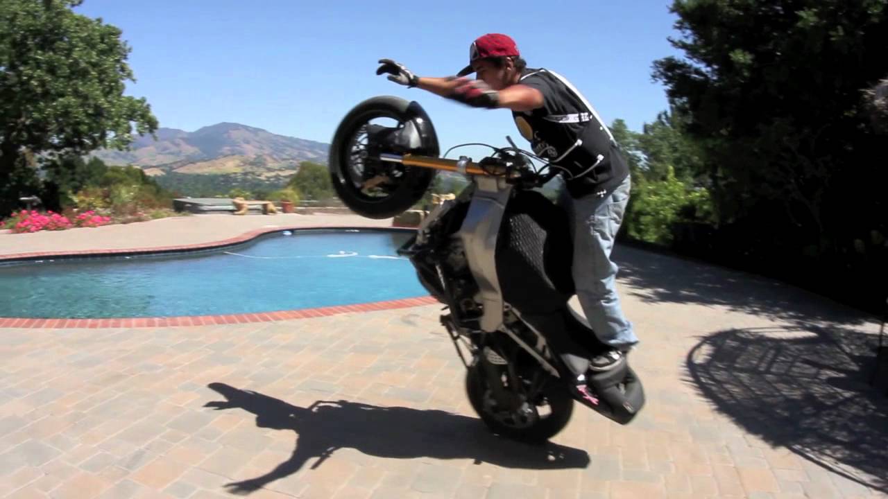 Jorian Poromaneff, Darius Khashabi, Krazy Kyle & Ryan Moore-Pool Stunts ...