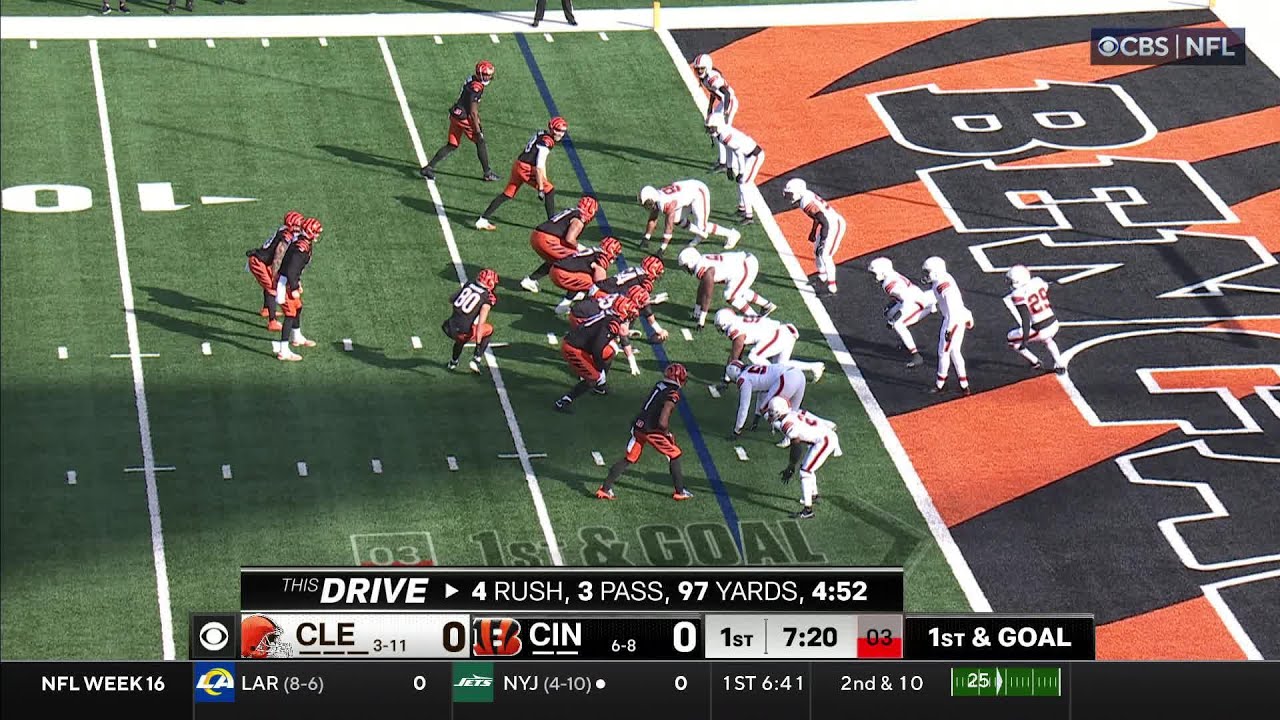 Burrow goes parallel to ground on unorthodox TD pass to Higgins - YouTube