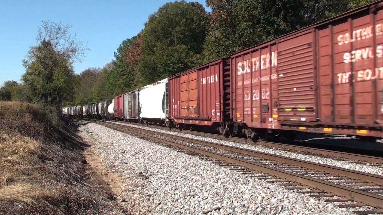 CEFX SD40-2 #3180 leads NS AB46 at Woodlawn, Alabama - YouTube