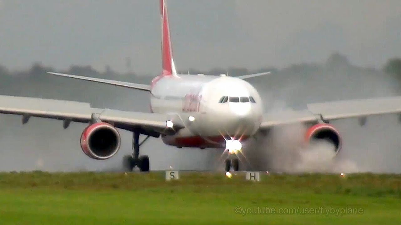 Reverse Thrust Wet Landing Air Berlin A330 @ Hamburg Airport - YouTube