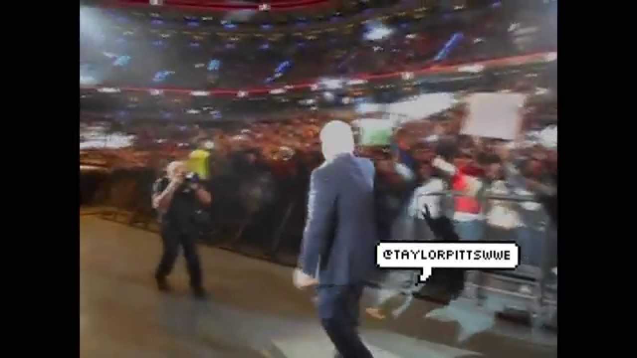 WWE Live Mexico City 2015 - Ric Flair entrance - YouTube