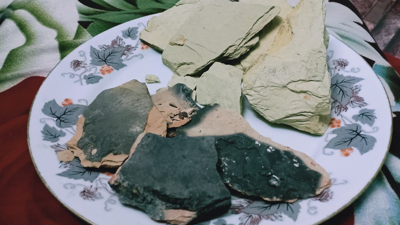 Roasted and non roasted multani mitti eating| crunchy and earthy - YouTube