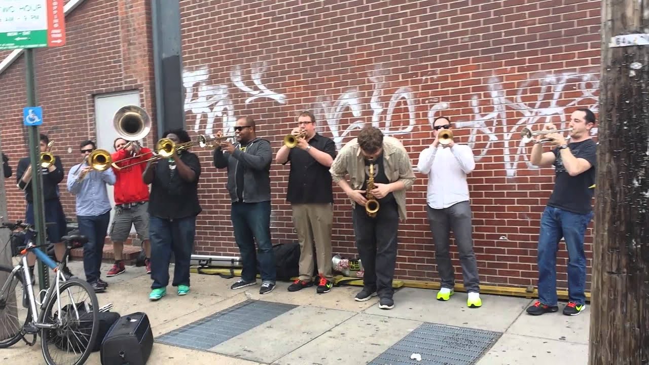 Mike Epps dancing in philly (Starts at 30 secs) - YouTube