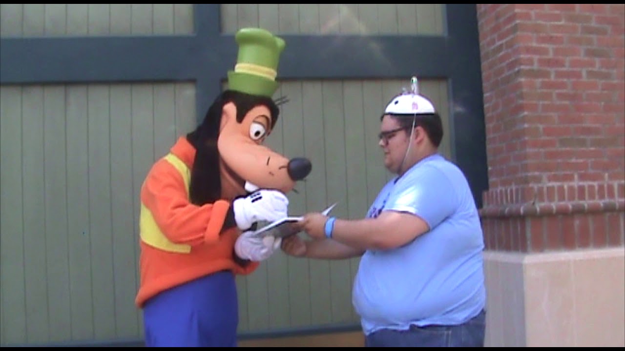 Meeting with Goofy at Disney's Hollywood Studios (June 1st 2019) - YouTube