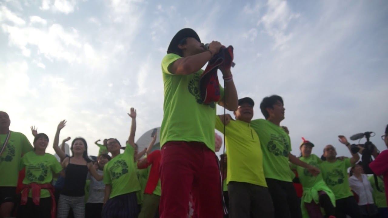 Singer Song Runner - YouTube