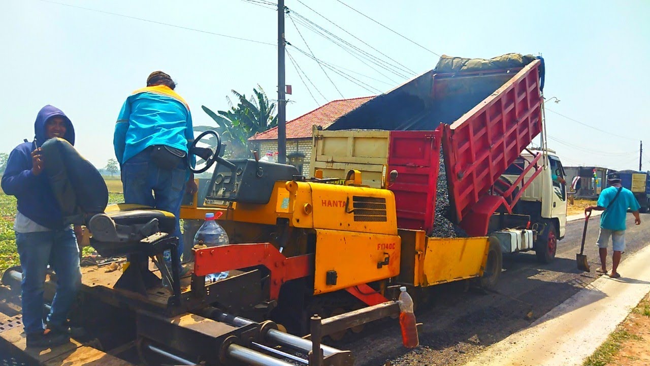 ASPAL JALAN DESA // FINISHER HANTA F1740C // MINI FINISHER - YouTube