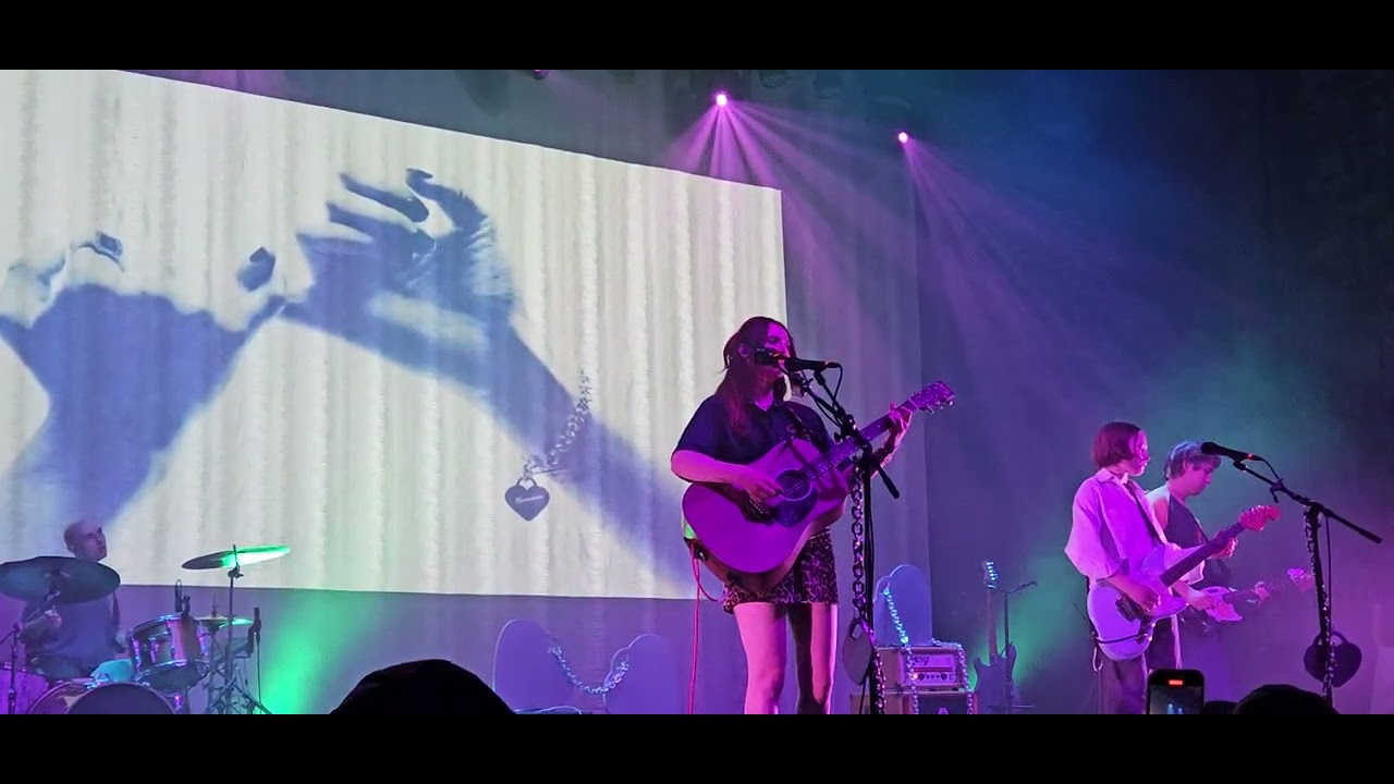 Momma - New Friend (Live at Thalia Hall Chicago) - YouTube