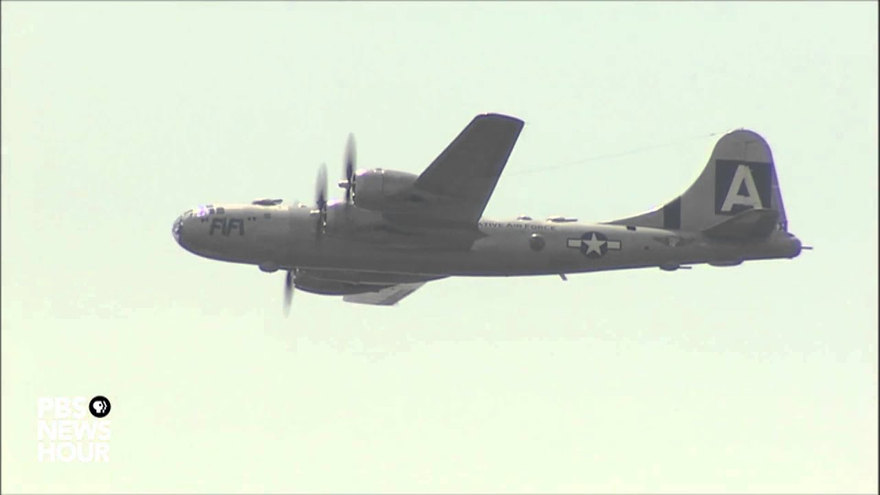 Watch WWII planes fly over D.C. for 70th anniversary of VE Day - YouTube