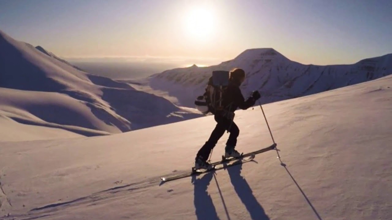 Midnight sun on Svalbard - YouTube