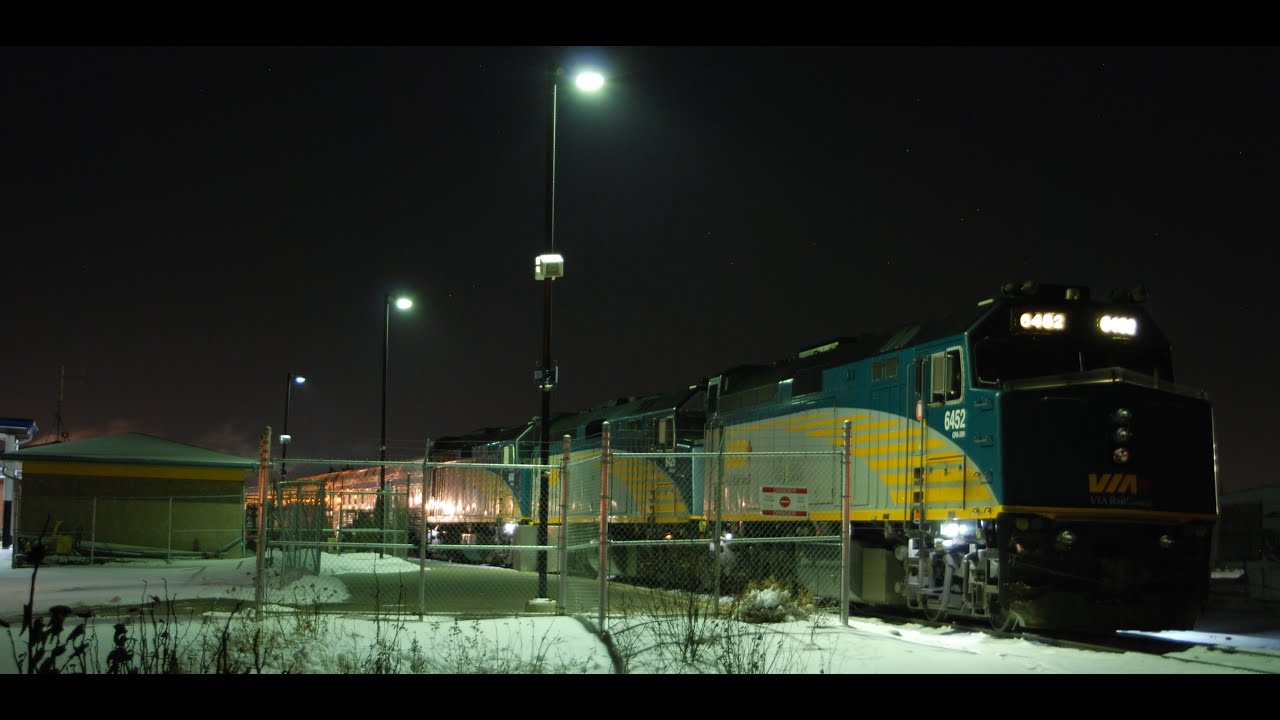 CNR Train Spotting HD: VIA 6452 East, VIA #2 At The VIARail Station In ...