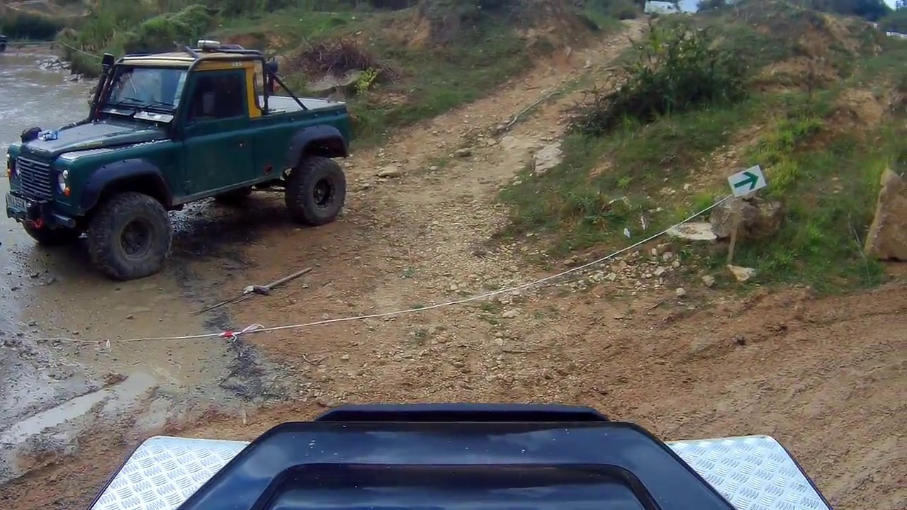 Sarah Off Roading - Land Rover Show 1 - YouTube