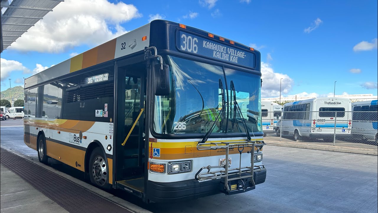 Honolulu TheBus Route 306, Bus 32 - YouTube