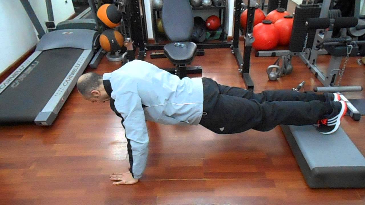PETTORALI :PIEGAMENTI CON PIEDI SU STEP - YouTube