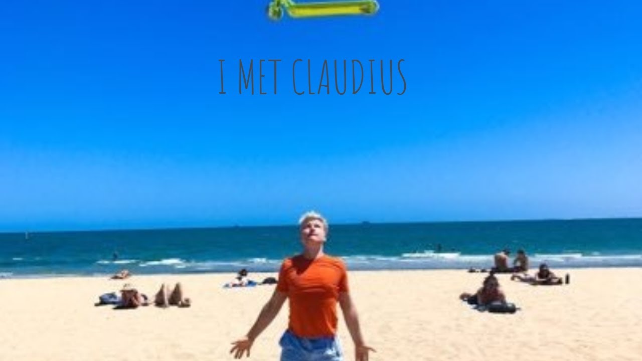 Showing my signed leg cast by Claudius Vertesi - YouTube