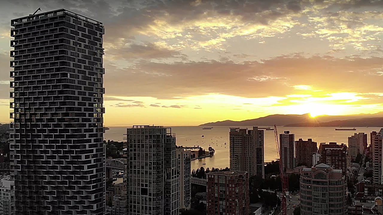 Vancouver City 🇨🇦 – 4K Drone Tour – English Bay Sunset - YouTube