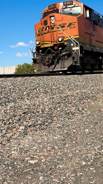 BNSF 6361 leads down through hot weather on load coal southbound train #shorts - YouTube