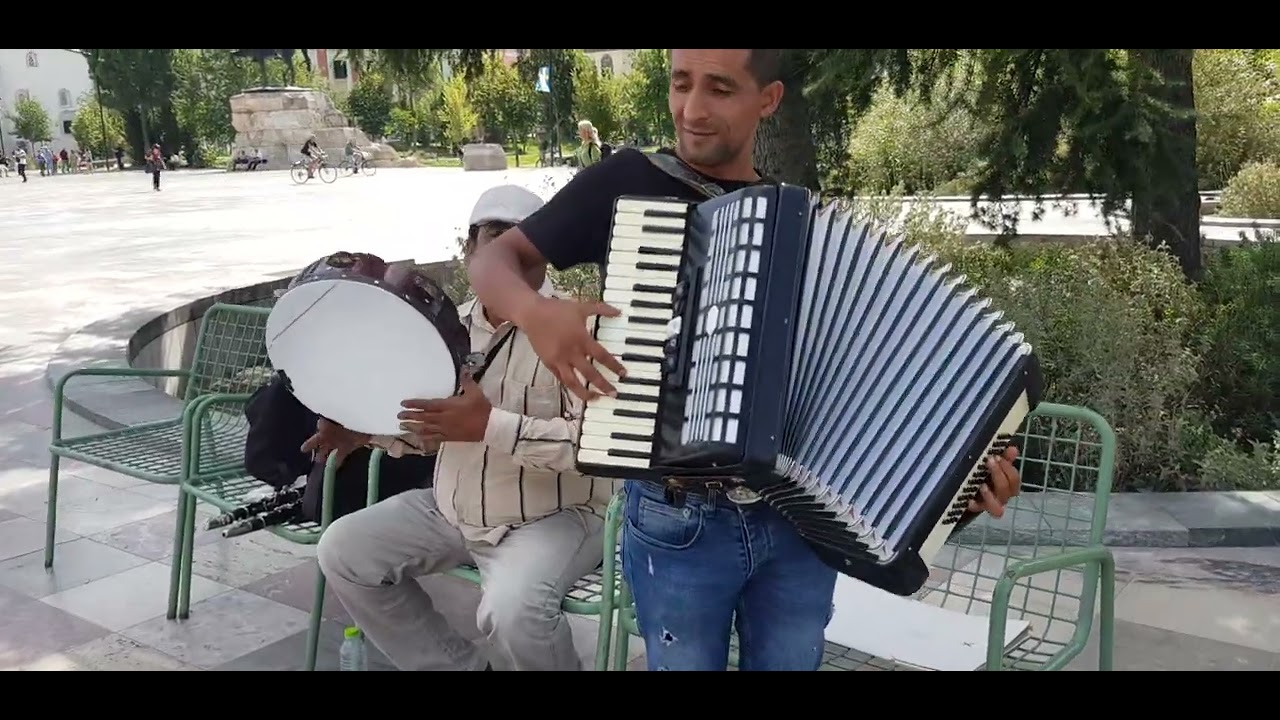 artistet e rruges zani razies muzikant i talentuar iliri ne dajre ...
