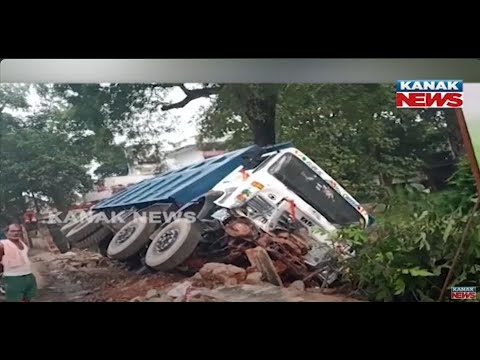 Bhubaneswar: Truck Overturns on Kalapathar-Baghamari Road, Damages Post ...
