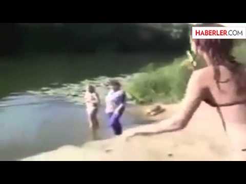 Bikinili Kız Kendi Tuzağına Düştü