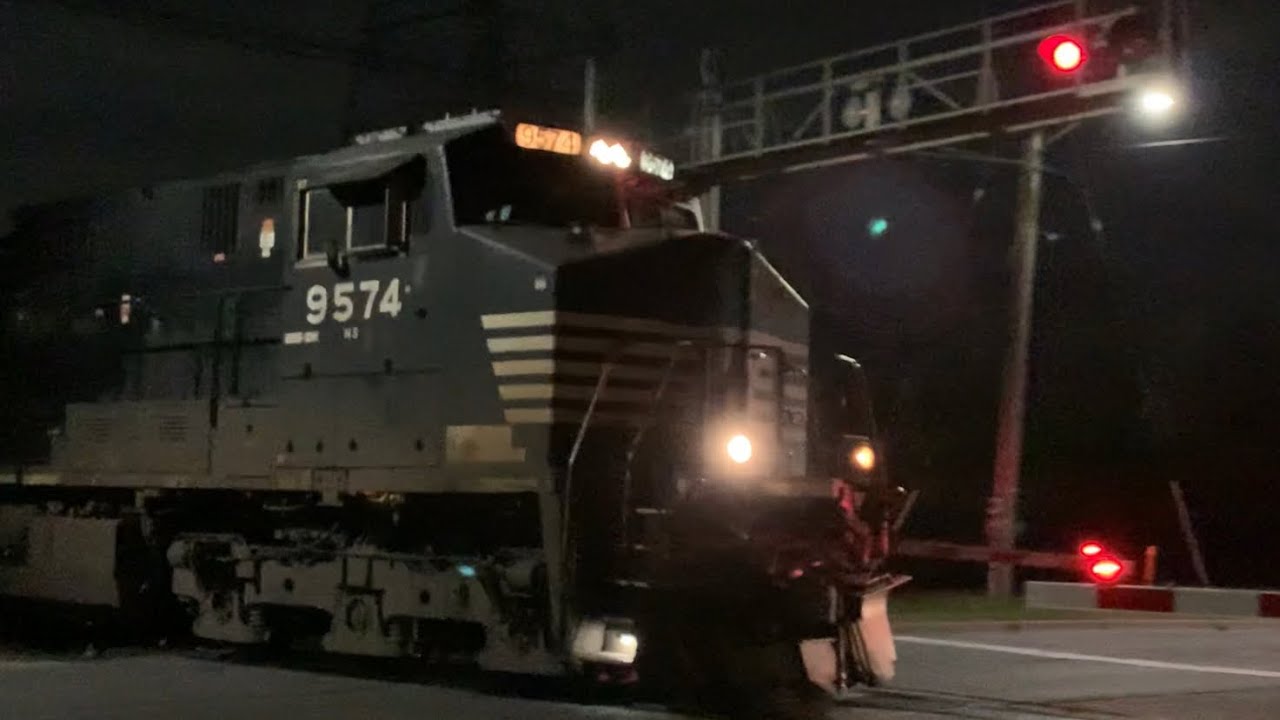 Awesome Hornshow on NS 9574 on 11N! - YouTube