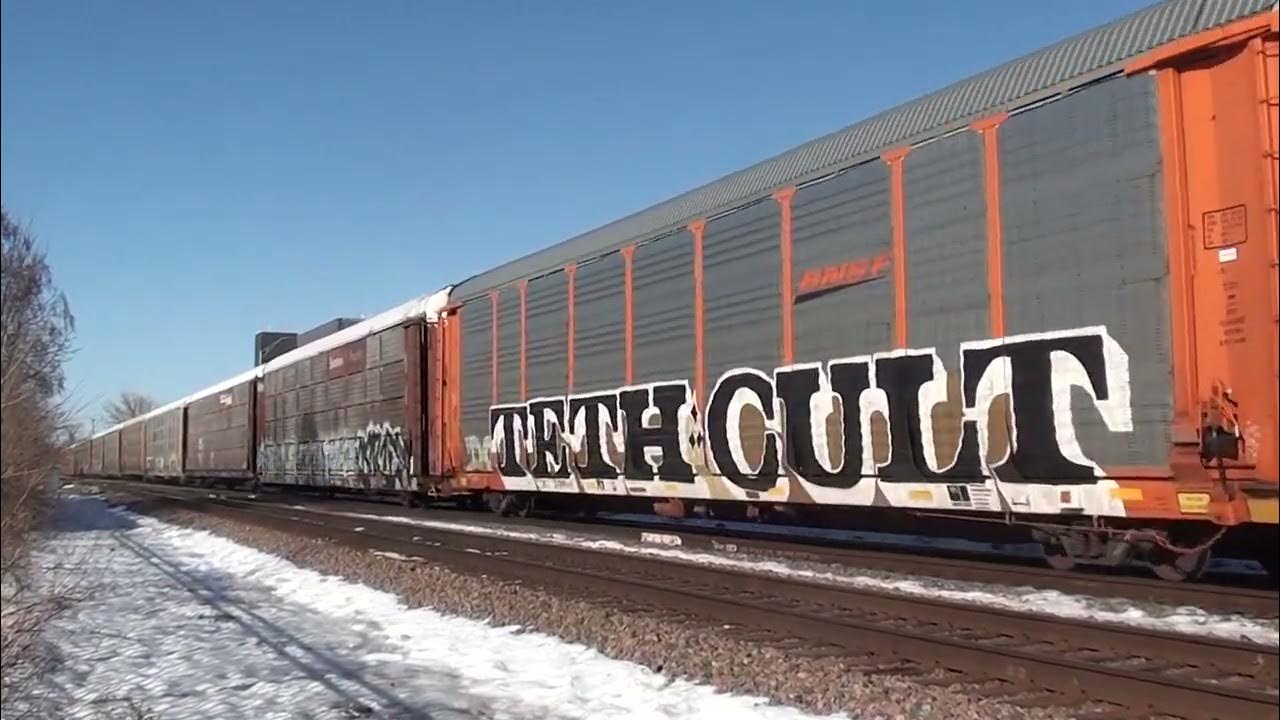 BNSF #3797 Leads WB Autoracks. Olathe, KS 2/19/22 - YouTube