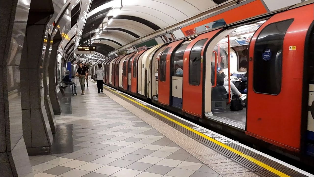 Central line 1992TS Arriving And Departing Bank Station In Eastbound ...