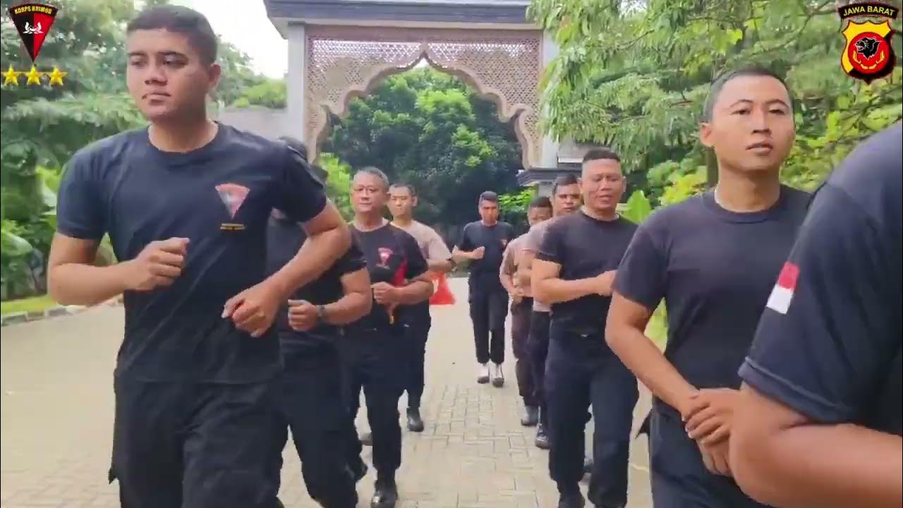 LARI SIANG JAJARAN KOMPI 3 BATALYON C PELOPOR - YouTube