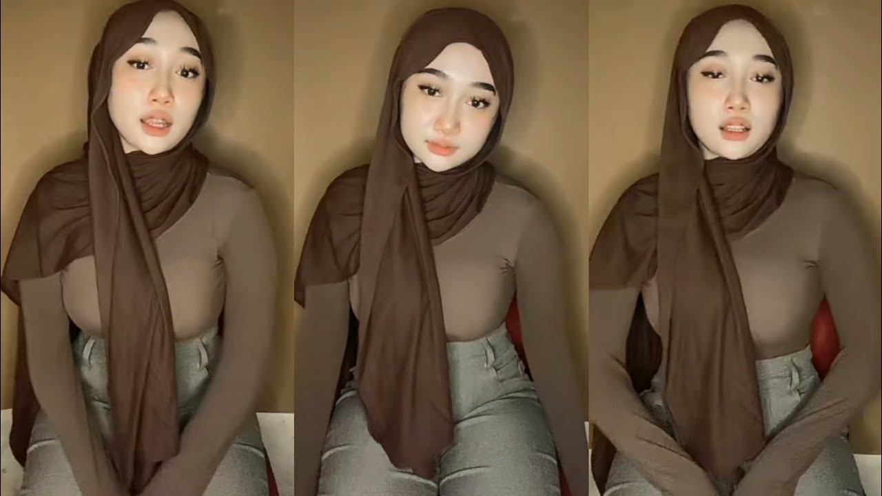 Bunda jilbab cantik manis alami duduk santai di kursi indah - YouTube