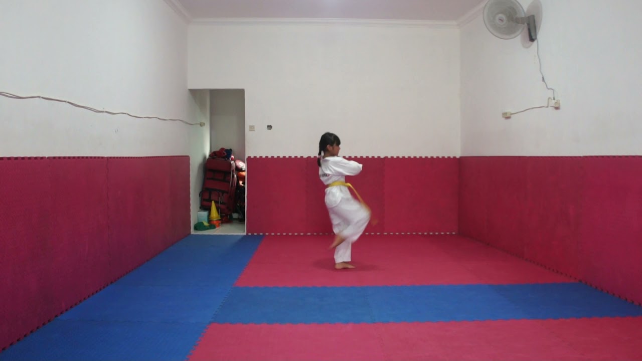 DEA PUTRI DWI ARYANTI - DEKADE - T1 PRECADET A PUTRI PEMULA - YouTube