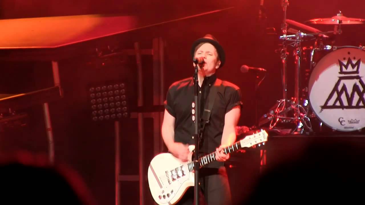 Fall Out Boy @ Monumentour- "A Little Less Sixteen Candles..." (720p ...