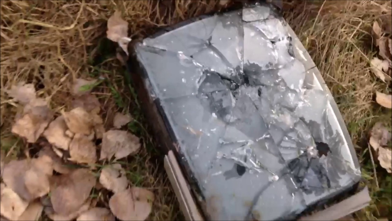 Destruction écran de télé cathodique / smash crt tv screen - YouTube