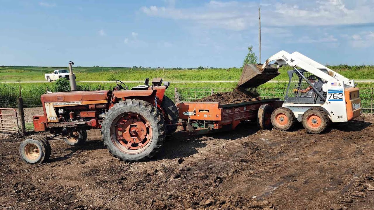 Replacing Our Broken Manure Spreader - YouTube