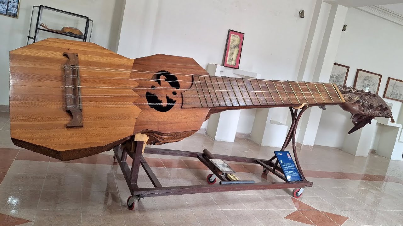El charango más grande del mundo: un orgullo cultural de Bolivia y la ...