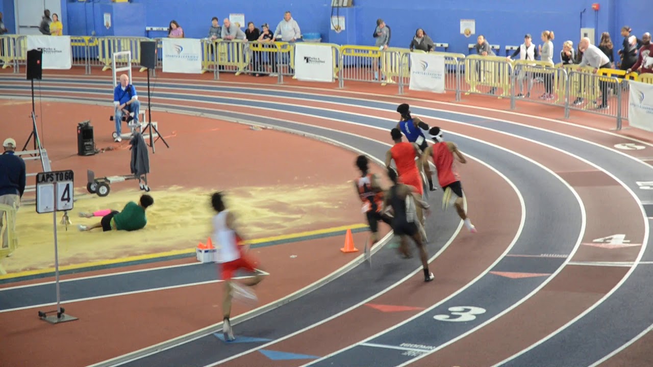 This one goes down to the wire in 400 meter dash. - YouTube